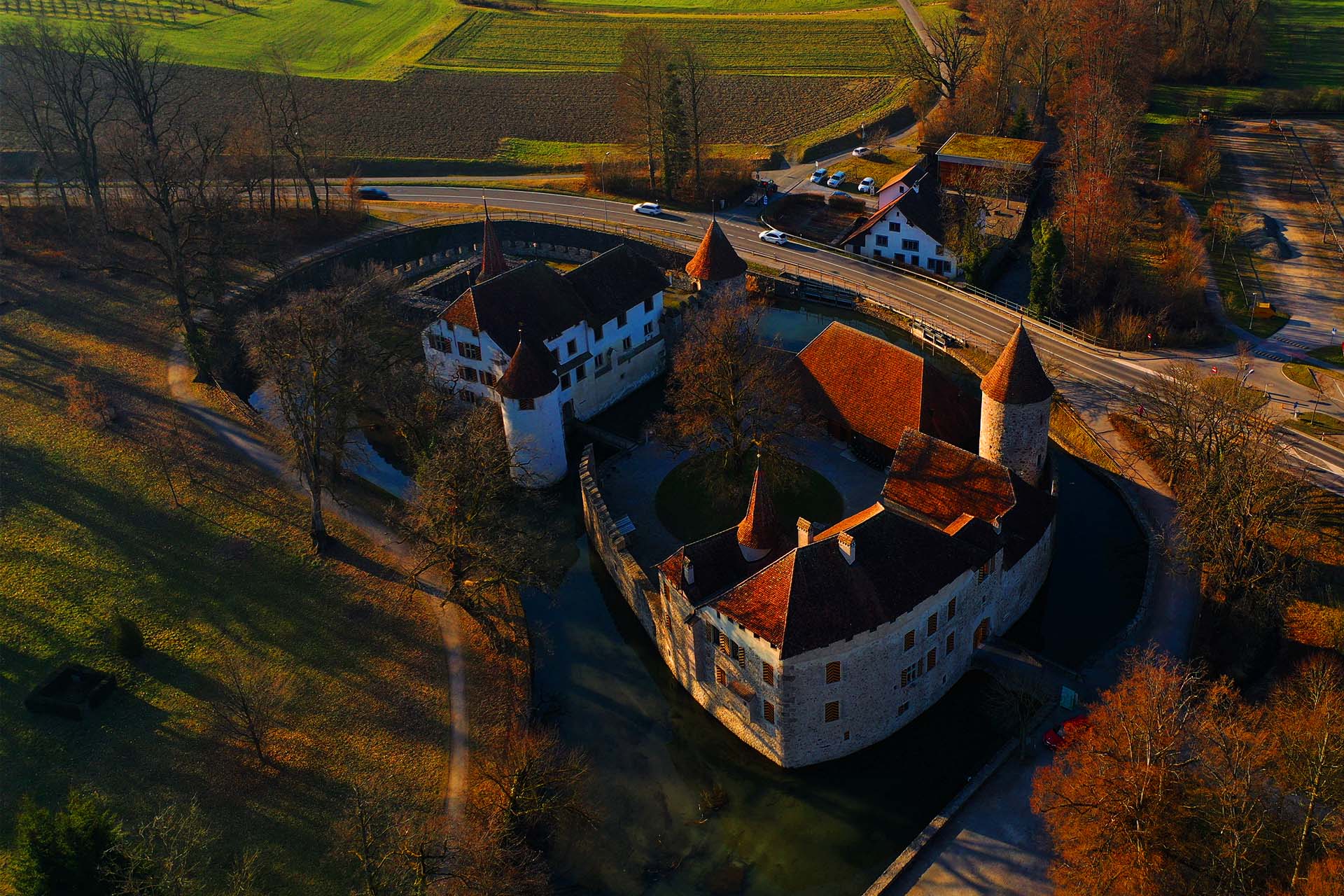 Lake Hallwil Guide: Best hiking tips, restaurants, hotels & activities