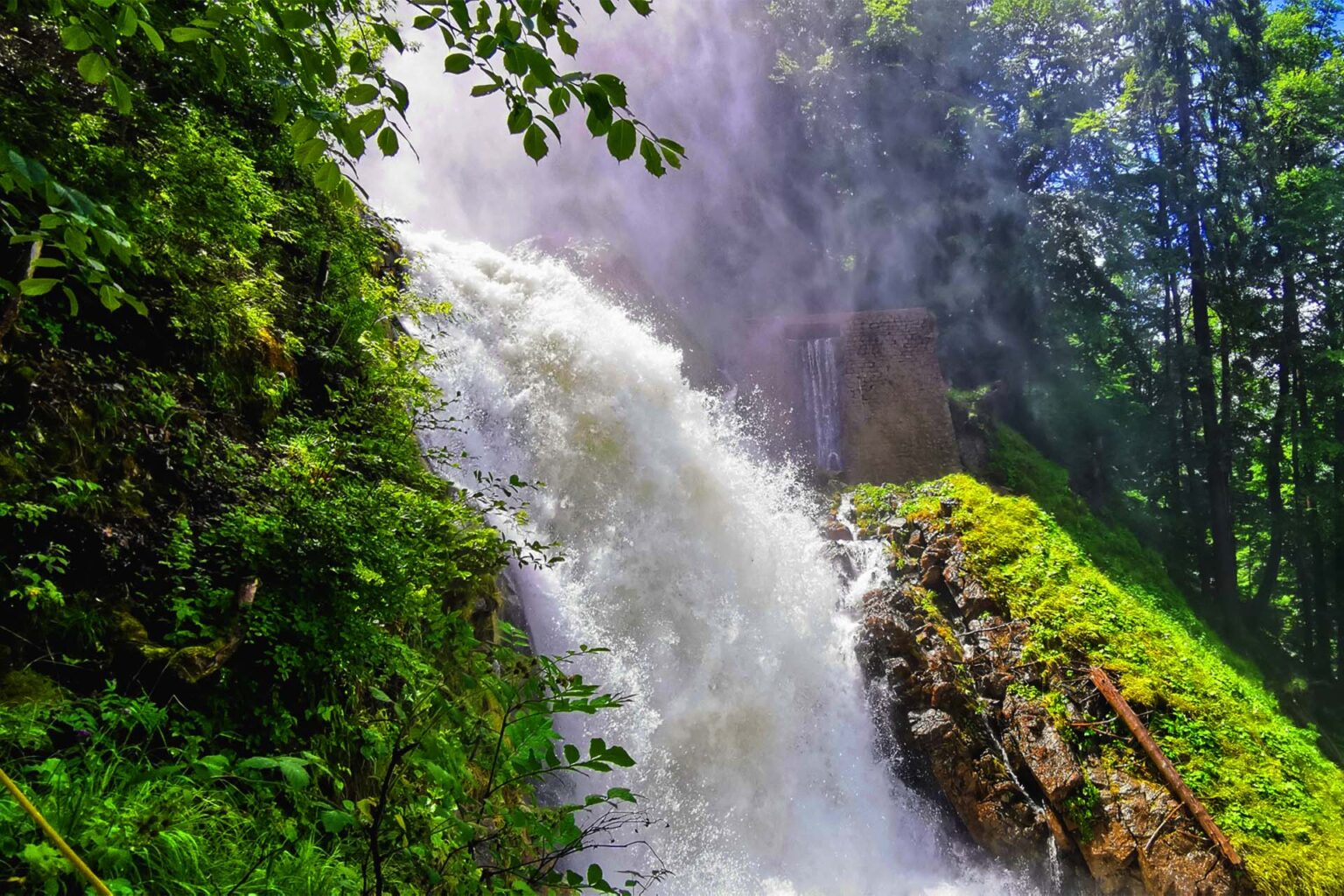 Giessbach Falls: Spectacular circular hike along the waterfall