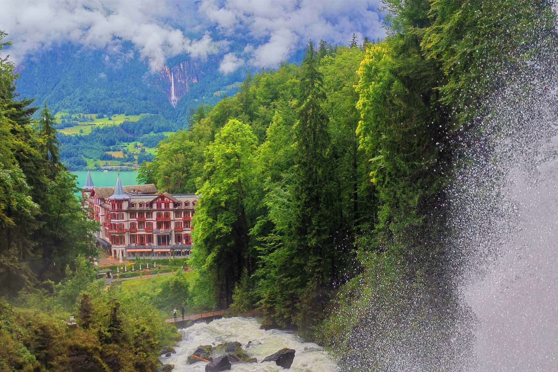 Giessbach Falls: Spectacular circular hike along the waterfall
