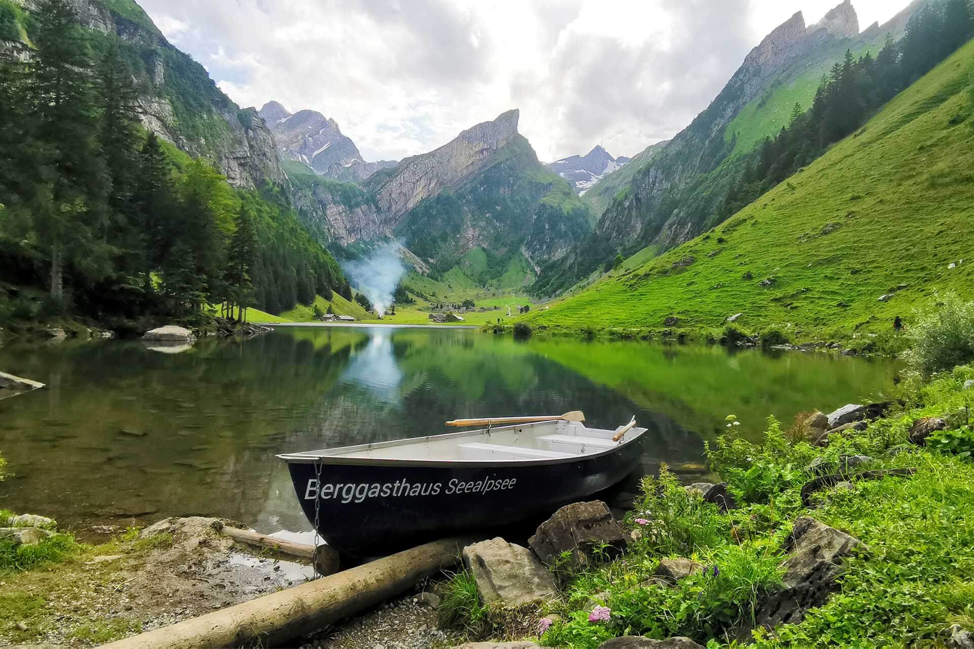 Lake Seealpsee: A picturesque dream hike in the Swiss Alps