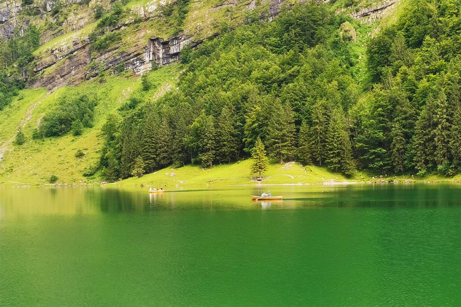 Lake Seealpsee: A picturesque dream hike in the Swiss Alps
