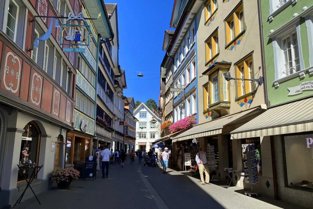 23 BEST Towns & Villages to Visit in Switzerland in 2023